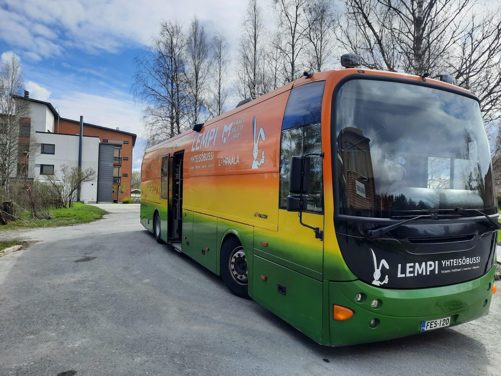 Lempi-bussi toimii nuorten kohtaamispaikkana - Akaan kaupunki